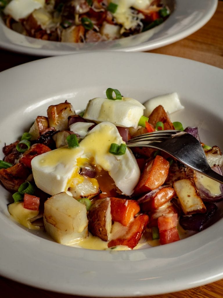 Breakfast Poutine (Eggs Benny Bowls) - The Nessy Kitchen