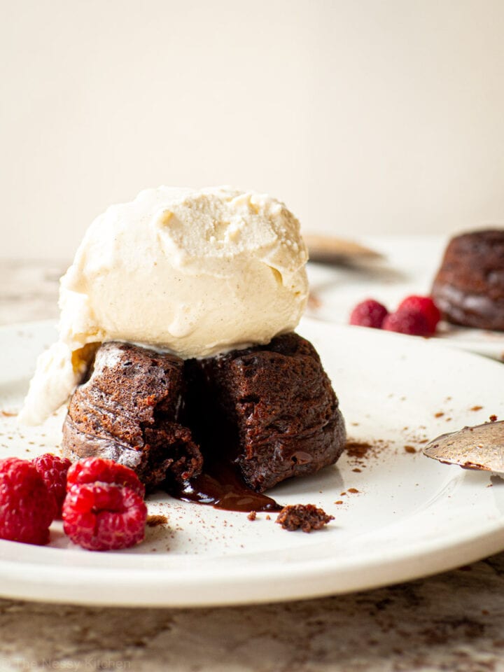 Lava Cakes (Small Batch) - The Nessy Kitchen